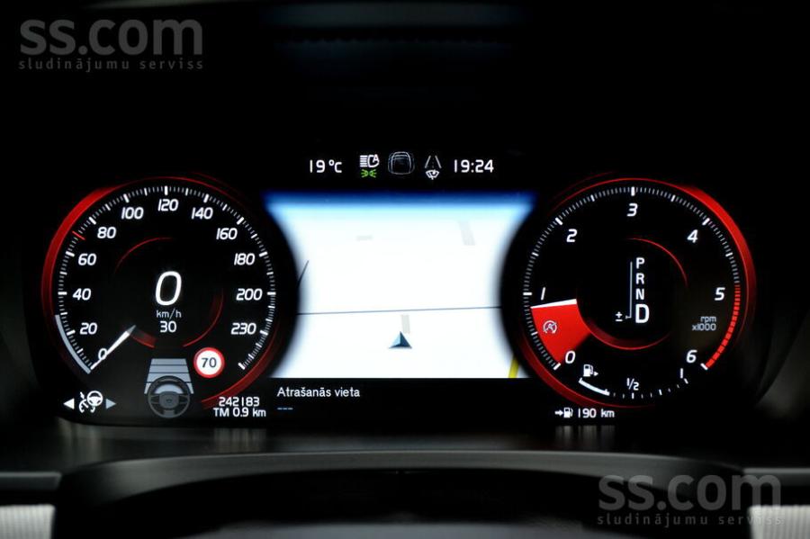Volvo V90 2018 in Tukums, with an engine capacity of 2.00 L and mileage of 242 thousand km for 17890 €, photo 19 on AUTOMOTO.COM.LV