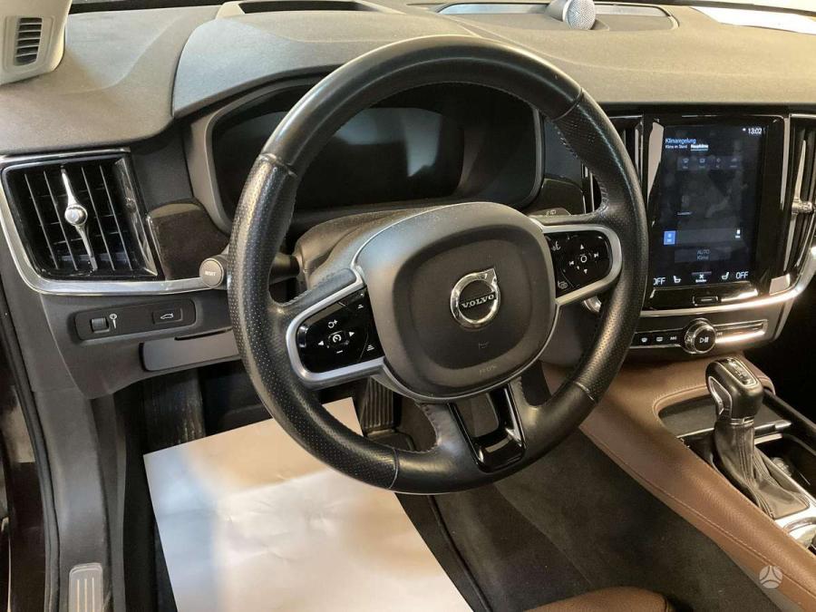 Volvo V90 2018 Viļņa, ar dzinēja tilpumu 1.97 L un nobraukumu 210 tūkst. km par 15990 €, foto 6 vietnē AUTOMOTO.COM.LV