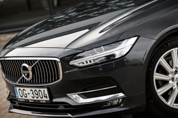 Volvo V90 2018 Jelgava, ar dzinēja tilpumu 2.00 L un nobraukumu 395 tūkst. km par 13700 €, foto 3 vietnē AUTOMOTO.COM.LV