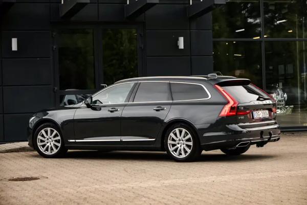 Volvo V90 2018 Jelgava, ar dzinēja tilpumu 2.00 L un nobraukumu 395 tūkst. km par 13700 €, foto 9 vietnē AUTOMOTO.COM.LV