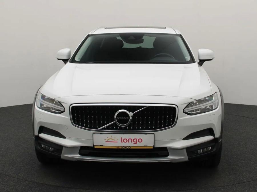 Volvo V90 2019 in Vilnius, with an engine capacity of 2.00 L and mileage of 269 thousand km for 19799 €, photo 4 on AUTOMOTO.COM.LV
