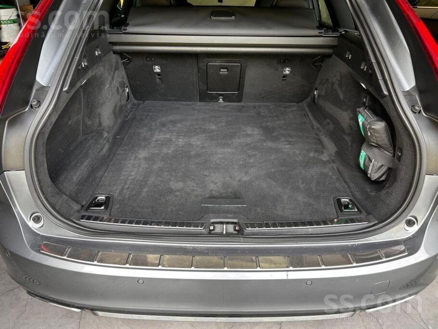 Volvo V90 2019 in Riga, with an engine capacity of 2.00 L and mileage of 202 thousand km for 23500 €, photo 12 on AUTOMOTO.COM.LV