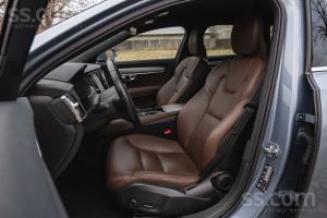 Volvo V90 2020 Jelgava, ar dzinēja tilpumu 2.00 L un nobraukumu 206 tūkst. km par 19300 €, foto 17 vietnē AUTOMOTO.COM.LV