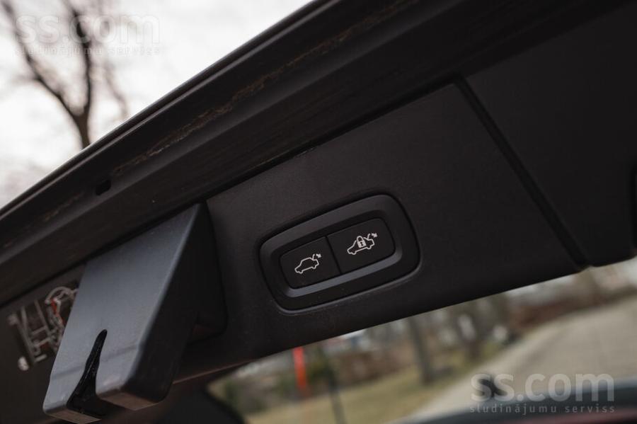 Volvo V90 2020 Jelgava, ar dzinēja tilpumu 2.00 L un nobraukumu 206 tūkst. km par 19300 €, foto 24 vietnē AUTOMOTO.COM.LV