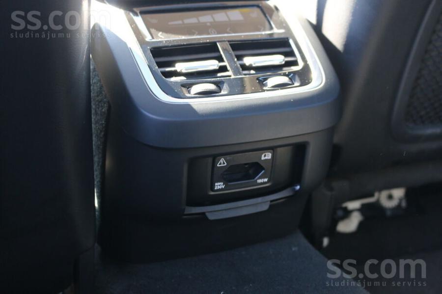 Volvo V90 2020 in Riga, with an engine capacity of 2.00 L and mileage of 149 thousand km for 22800 €, photo 8 on AUTOMOTO.COM.LV