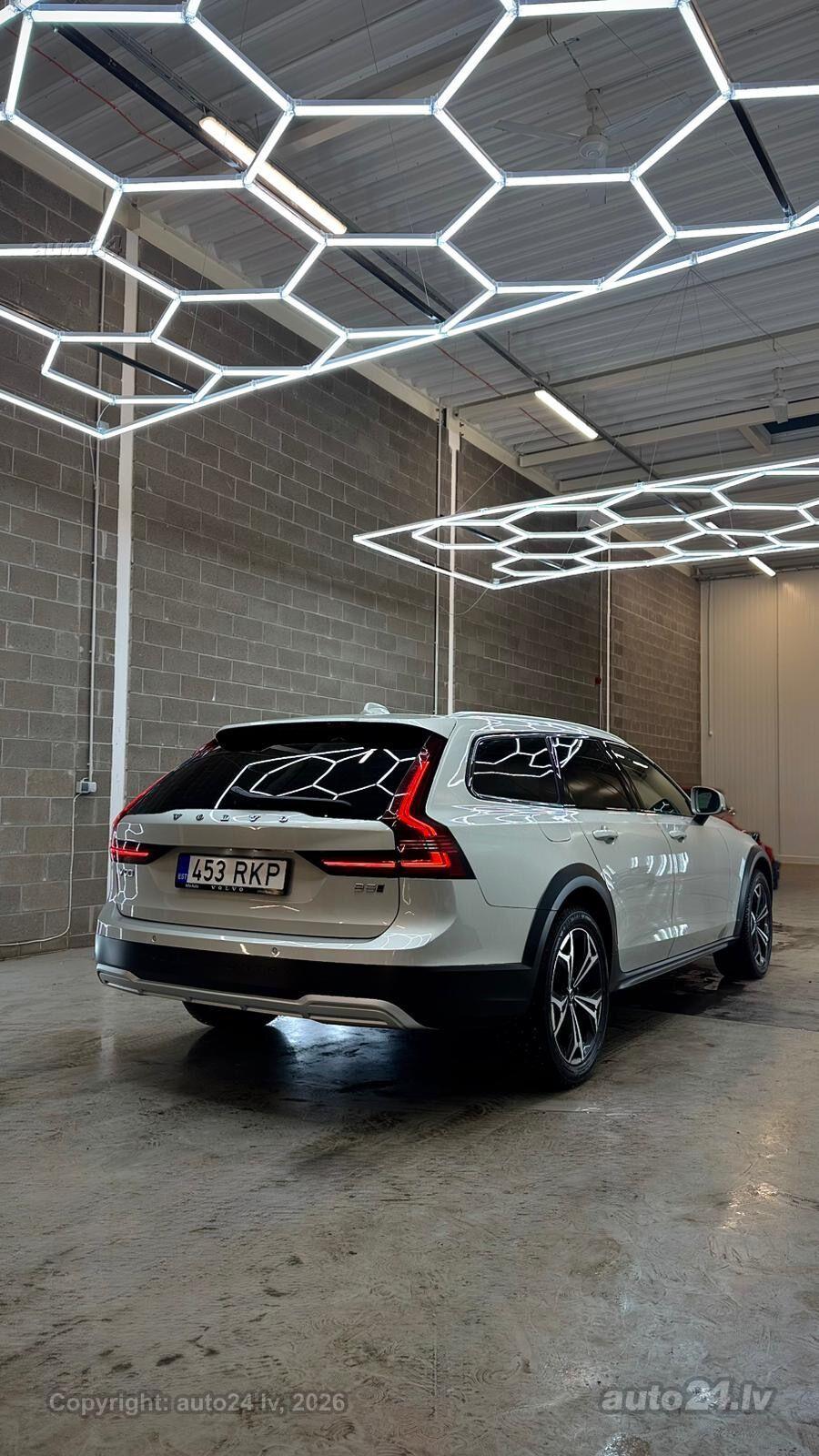 Volvo V90 2022 in Tallinn, with an engine capacity of 2.00 L and mileage of 149 thousand km for 42000 €, photo 3 on AUTOMOTO.COM.LV