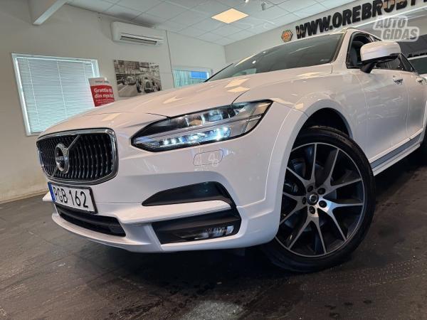 White Volvo V90 2019 in Kaunas, with an engine capacity of 0.00 L and mileage of 89 thousand km for 37071 €, photo 6 on AUTOMOTO.COM.LV