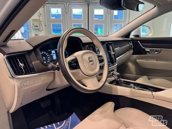 White Volvo V90 2019 in Kaunas, with an engine capacity of 0.00 L and mileage of 89 thousand km for 37071 €, photo 7 on AUTOMOTO.COM.LV