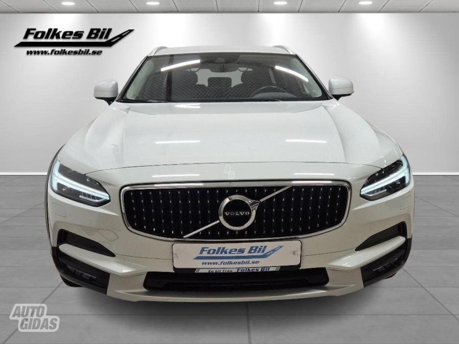 White Volvo V90 2020 in Kaunas, with an engine capacity of 0.00 L and mileage of 82 thousand km for 37592 €, photo 2 on AUTOMOTO.COM.LV