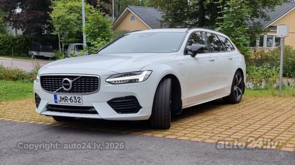 White Volvo V90 2019 in Tallinn, with an engine capacity of 2.00 L and mileage of 109 thousand km for 29900 €, photo 2 on AUTOMOTO.COM.LV