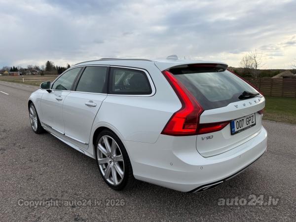 White Volvo V90 2016 in Tallinn, with an engine capacity of 2.00 L and mileage of 253 thousand km for 17990 €, photo 2 on AUTOMOTO.COM.LV