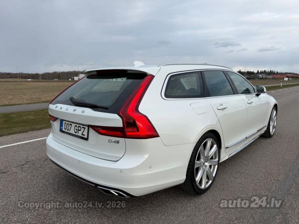 White Volvo V90 2016 in Tallinn, with an engine capacity of 2.00 L and mileage of 253 thousand km for 17990 €, photo 4 on AUTOMOTO.COM.LV