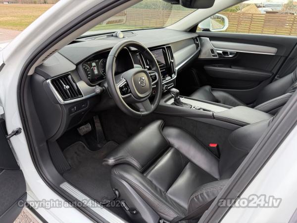 White Volvo V90 2016 in Tallinn, with an engine capacity of 2.00 L and mileage of 253 thousand km for 17990 €, photo 6 on AUTOMOTO.COM.LV