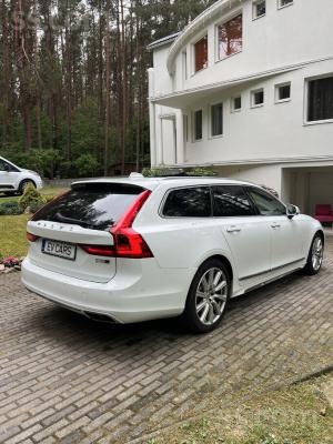 White Volvo V90 2016 in Riga, with an engine capacity of 2.00 L and mileage of 371 thousand km for 16000 €, photo 4 on AUTOMOTO.COM.LV