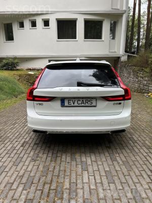 White Volvo V90 2016 in Riga, with an engine capacity of 2.00 L and mileage of 371 thousand km for 16000 €, photo 6 on AUTOMOTO.COM.LV