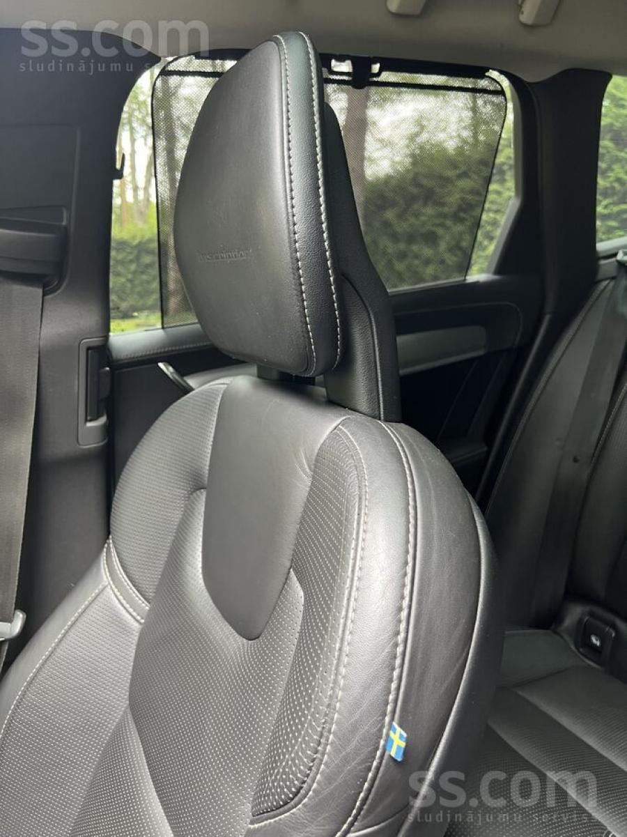 White Volvo V90 2016 in Riga, with an engine capacity of 2.00 L and mileage of 371 thousand km for 16000 €, photo 8 on AUTOMOTO.COM.LV
