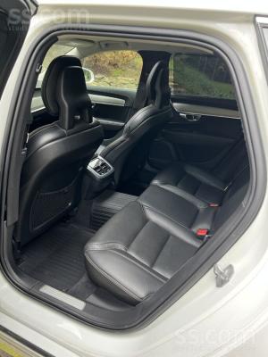 White Volvo V90 2016 in Riga, with an engine capacity of 2.00 L and mileage of 371 thousand km for 16000 €, photo 10 on AUTOMOTO.COM.LV