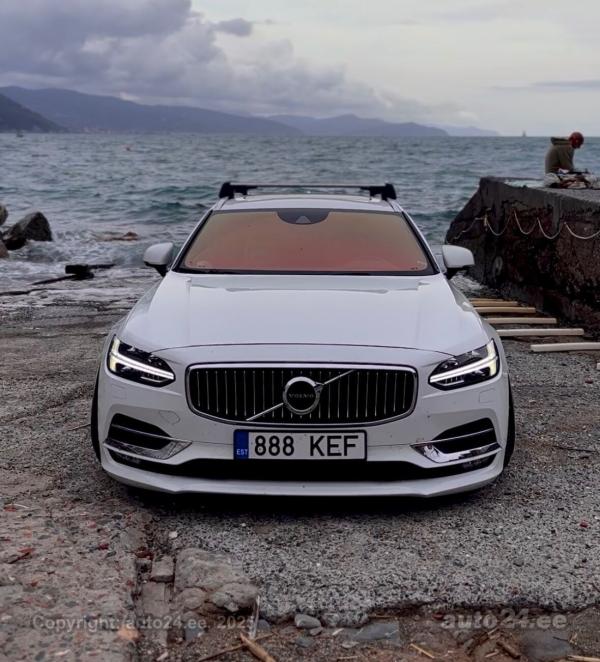 Balts Volvo V90 2017 Tallina, ar dzinēja tilpumu 2.00 L un nobraukumu 119 tūkst. km par 26500 €, foto 1 vietnē AUTOMOTO.COM.LV