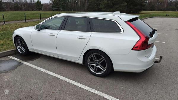 White Volvo V90 2017 in Prienai, with an engine capacity of 1.97 L and mileage of 613 thousand km for 9999 €, photo 3 on AUTOMOTO.COM.LV