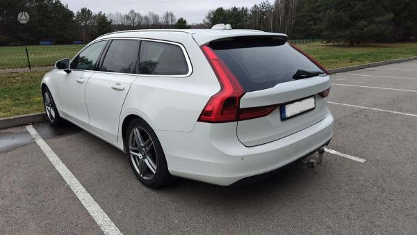 White Volvo V90 2017 in Prienai, with an engine capacity of 1.97 L and mileage of 613 thousand km for 9999 €, photo 4 on AUTOMOTO.COM.LV