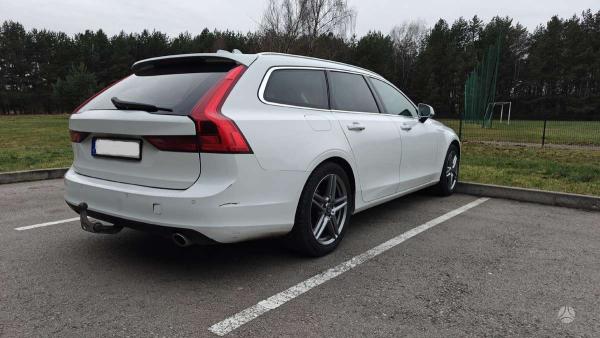 White Volvo V90 2017 in Prienai, with an engine capacity of 1.97 L and mileage of 613 thousand km for 9999 €, photo 5 on AUTOMOTO.COM.LV