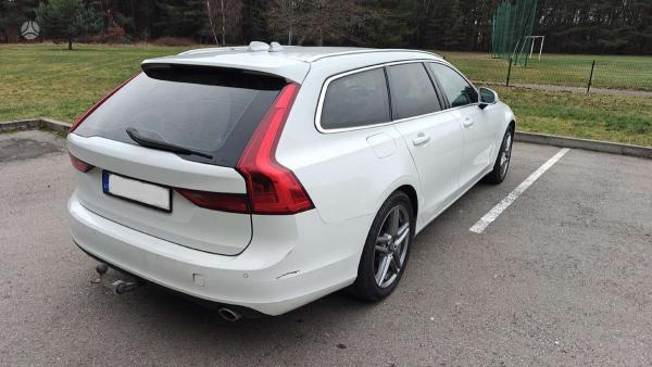 White Volvo V90 2017 in Prienai, with an engine capacity of 1.97 L and mileage of 613 thousand km for 9999 €, photo 8 on AUTOMOTO.COM.LV