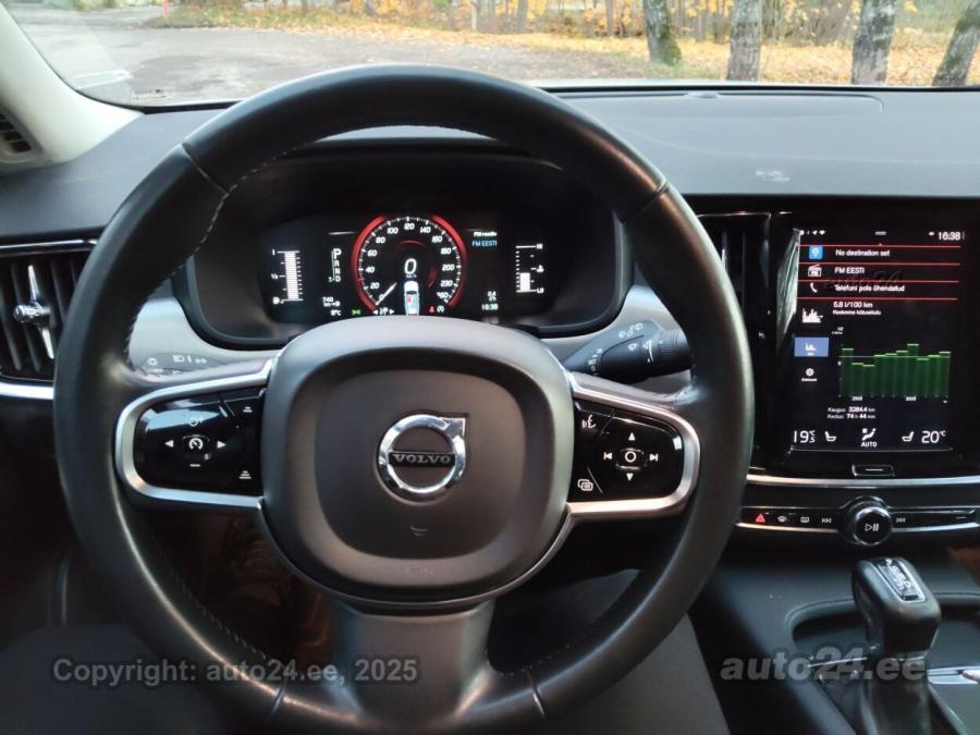 White Volvo V90 2017 in Haapsalu, with an engine capacity of 2.00 L and mileage of 359 thousand km for 12500 €, photo 18 on AUTOMOTO.COM.LV