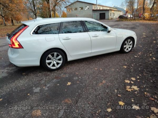 White Volvo V90 2017 in Haapsalu, with an engine capacity of 2.00 L and mileage of 359 thousand km for 12500 €, photo 6 on AUTOMOTO.COM.LV