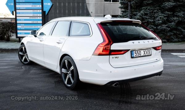 White Volvo V90 2017 in Tallinn, with an engine capacity of 2.00 L and mileage of 230 thousand km for 15790 €, photo 4 on AUTOMOTO.COM.LV