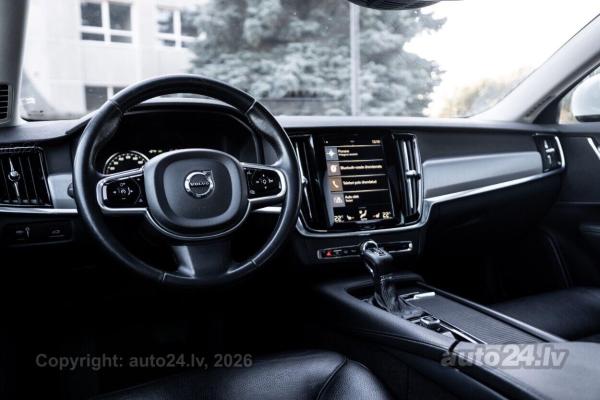 White Volvo V90 2017 in Tallinn, with an engine capacity of 2.00 L and mileage of 230 thousand km for 15790 €, photo 8 on AUTOMOTO.COM.LV