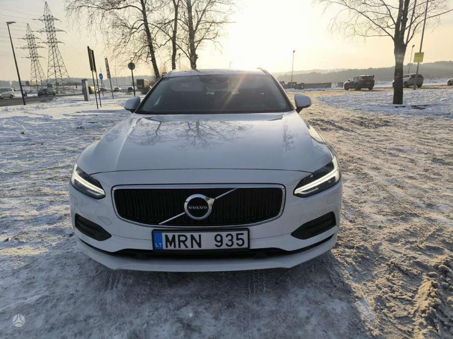 White Volvo V90 2017 in Kaunas, with an engine capacity of 1.97 L and mileage of 302 thousand km for 13750 €, photo 2 on AUTOMOTO.COM.LV