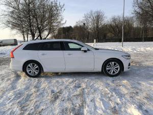 White Volvo V90 2017 in Kaunas, with an engine capacity of 1.97 L and mileage of 302 thousand km for 13750 €, photo 4 on AUTOMOTO.COM.LV