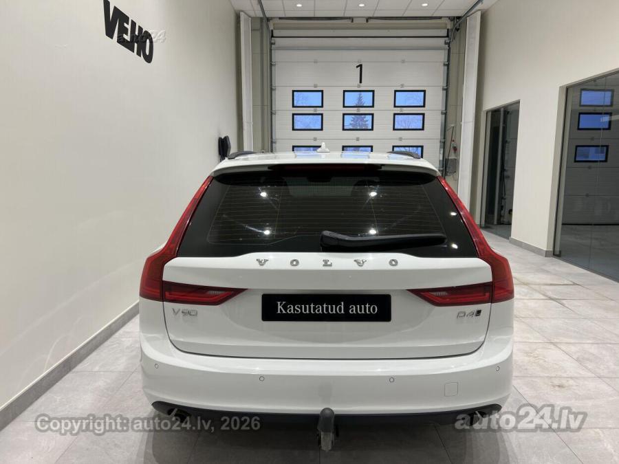 Balts Volvo V90 2017 Tallina, ar dzinēja tilpumu 2.00 L un nobraukumu 234 tūkst. km par 14900 €, foto 6 vietnē AUTOMOTO.COM.LV