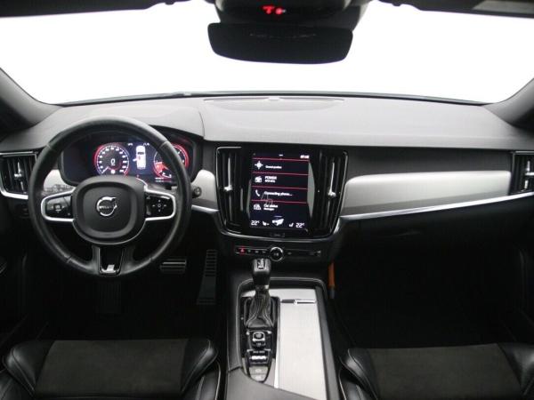 White Volvo V90 2017 in Vilnius, with an engine capacity of 2.00 L and mileage of 243 thousand km for 16999 €, photo 2 on AUTOMOTO.COM.LV