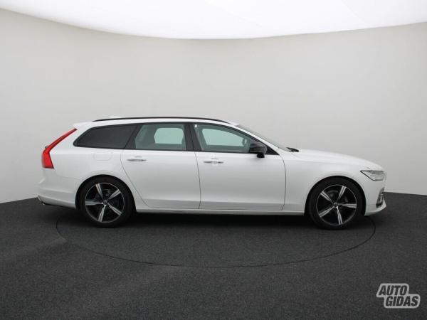 White Volvo V90 2017 in Vilnius, with an engine capacity of 2.00 L and mileage of 243 thousand km for 16999 €, photo 9 on AUTOMOTO.COM.LV