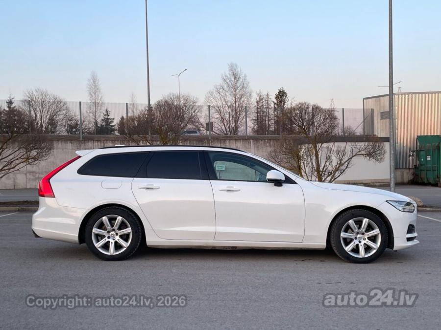 White Volvo V90 2017 in Tartu, with an engine capacity of 2.00 L and mileage of 251 thousand km for 15000 €, photo 7 on AUTOMOTO.COM.LV