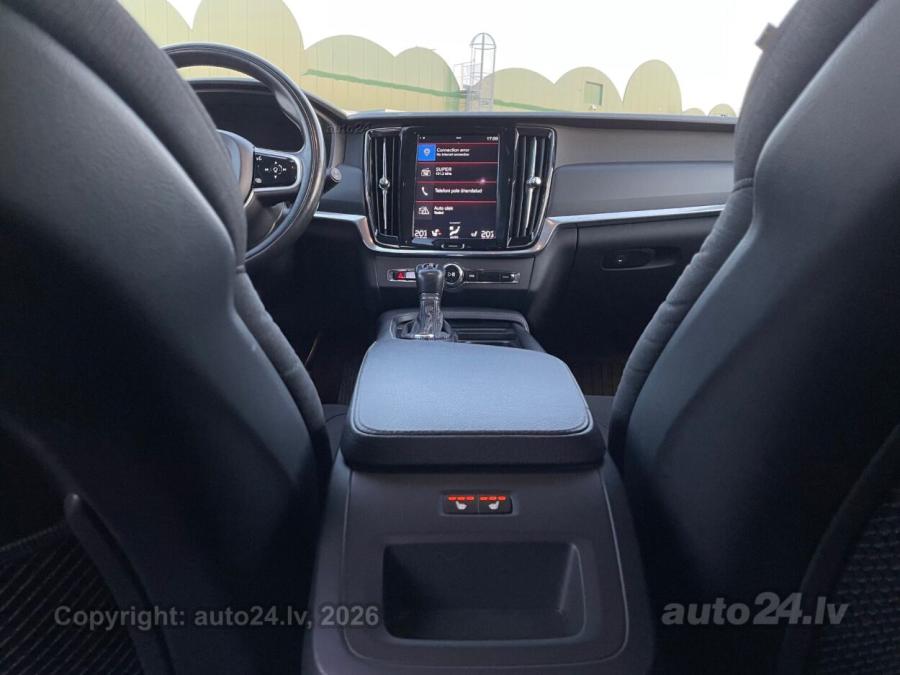 White Volvo V90 2017 in Tartu, with an engine capacity of 2.00 L and mileage of 251 thousand km for 15000 €, photo 12 on AUTOMOTO.COM.LV