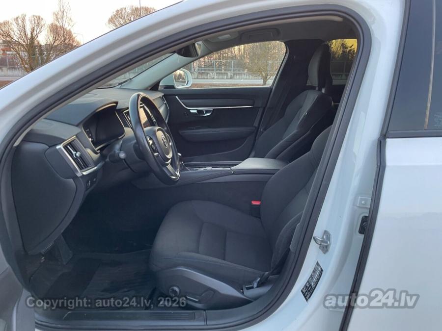 White Volvo V90 2017 in Tartu, with an engine capacity of 2.00 L and mileage of 251 thousand km for 15000 €, photo 14 on AUTOMOTO.COM.LV