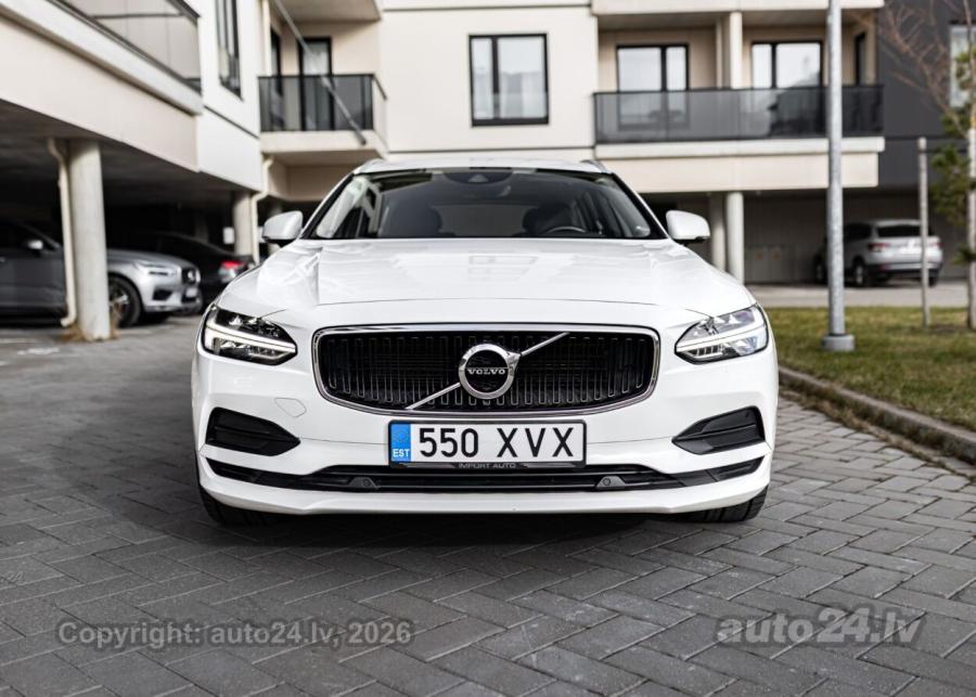 White Volvo V90 2017 in Tallinn, with an engine capacity of 2.00 L and mileage of 230 thousand km for 15990 €, photo 3 on AUTOMOTO.COM.LV