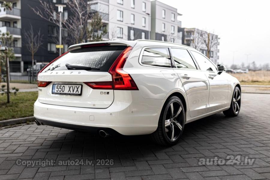 White Volvo V90 2017 in Tallinn, with an engine capacity of 2.00 L and mileage of 230 thousand km for 15990 €, photo 4 on AUTOMOTO.COM.LV
