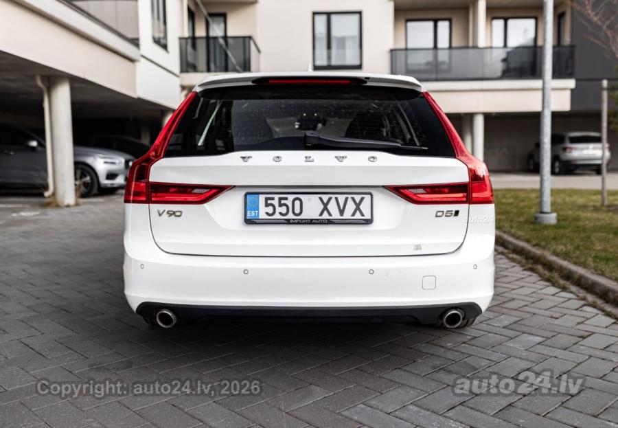 White Volvo V90 2017 in Tallinn, with an engine capacity of 2.00 L and mileage of 230 thousand km for 15990 €, photo 5 on AUTOMOTO.COM.LV