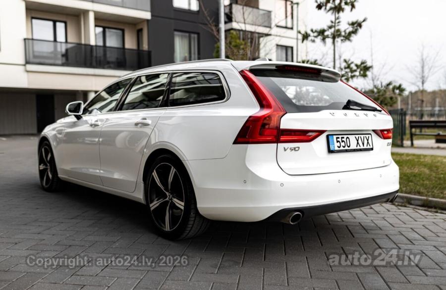 White Volvo V90 2017 in Tallinn, with an engine capacity of 2.00 L and mileage of 230 thousand km for 15990 €, photo 6 on AUTOMOTO.COM.LV