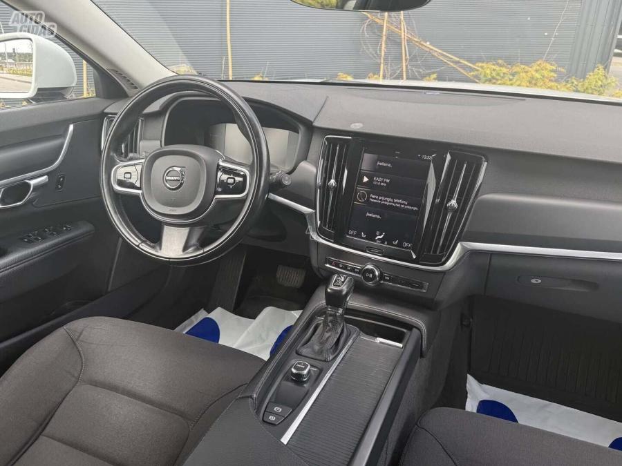 White Volvo V90 2017 in Vilnius, with an engine capacity of 2.00 L and mileage of 260 thousand km for 14700 €, photo 13 on AUTOMOTO.COM.LV