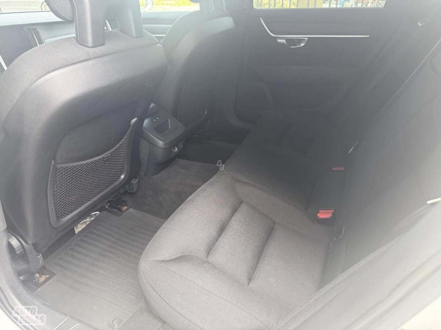 White Volvo V90 2017 in Vilnius, with an engine capacity of 2.00 L and mileage of 260 thousand km for 14700 €, photo 16 on AUTOMOTO.COM.LV
