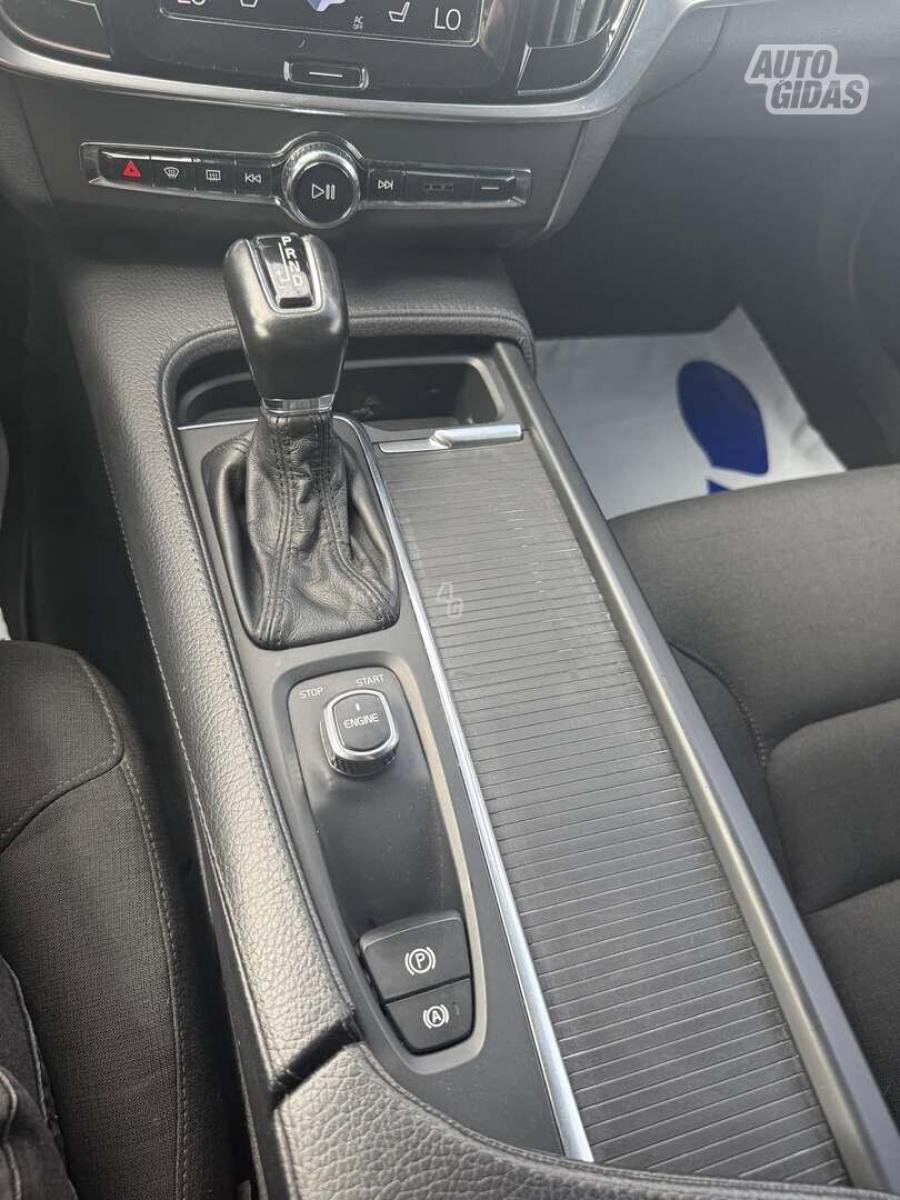 White Volvo V90 2017 in Vilnius, with an engine capacity of 2.00 L and mileage of 260 thousand km for 14700 €, photo 26 on AUTOMOTO.COM.LV