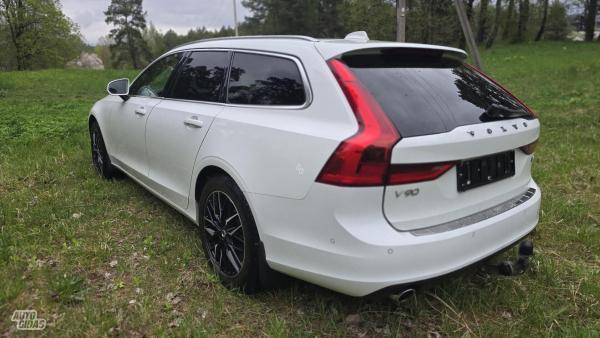 Balts Volvo V90 2017 Viļņa, ar dzinēja tilpumu 2.00 L un nobraukumu 223 tūkst. km par 15470 €, foto 4 vietnē AUTOMOTO.COM.LV