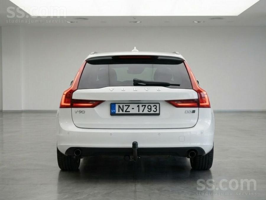 Balts Volvo V90 2017 Rīga, ar dzinēja tilpumu 2.00 L un nobraukumu 198 tūkst. km par 14950 €, foto 4 vietnē AUTOMOTO.COM.LV