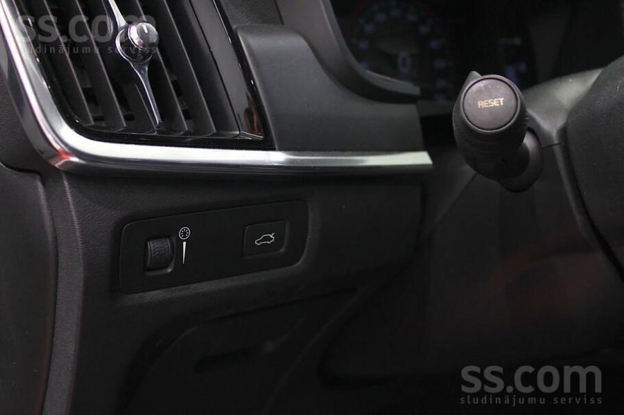 Balts Volvo V90 2017 Rīga, ar dzinēja tilpumu 2.00 L un nobraukumu 198 tūkst. km par 14950 €, foto 17 vietnē AUTOMOTO.COM.LV