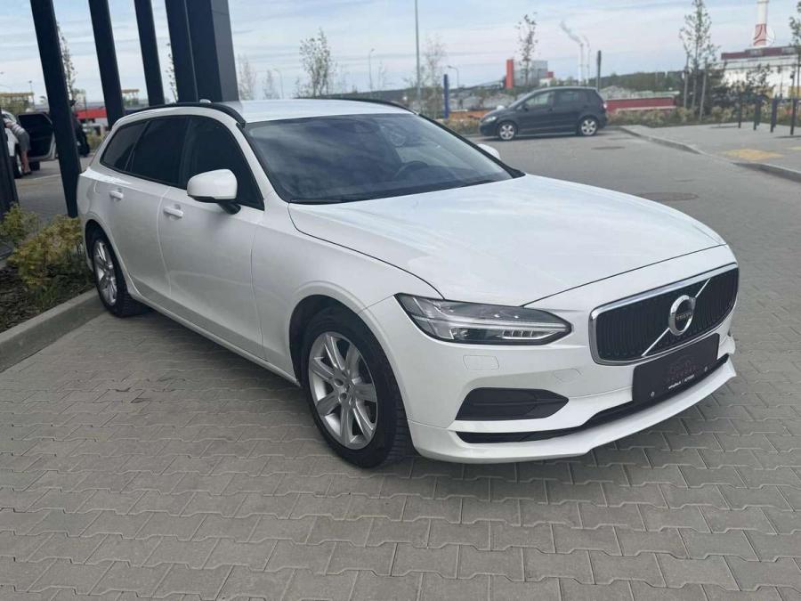 White Volvo V90 2017 in Vilnius, with an engine capacity of 2.00 L and mileage of 259 thousand km for 11999 €, photo 6 on AUTOMOTO.COM.LV