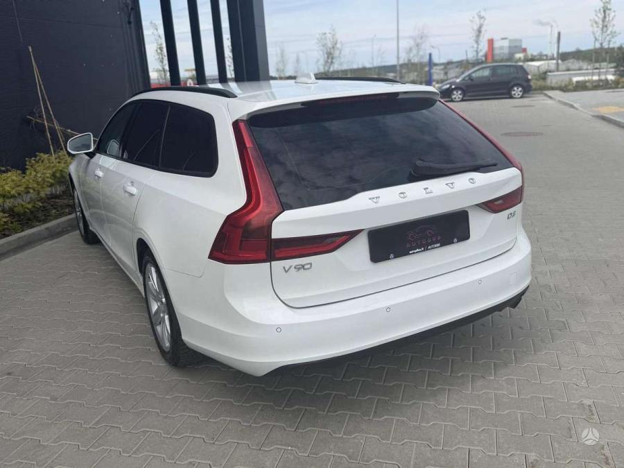 White Volvo V90 2017 in Vilnius, with an engine capacity of 2.00 L and mileage of 259 thousand km for 11999 €, photo 8 on AUTOMOTO.COM.LV